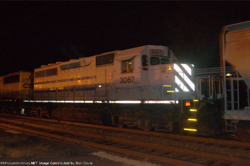 CITX SD40-2 3087 as the third unit on Q438-01